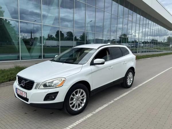 White Volvo XC60 2009 in Rezekne, with an engine capacity of 2.40 L and mileage of 275 thousand km for 7900 €, photo 1 on AUTOMOTO.COM.LV