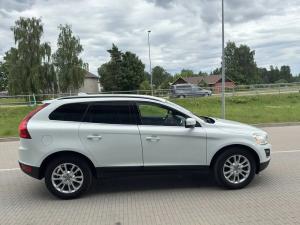 Белый Вольво ХС60 2009 в Резекне, объемом двигателя 2.40 л и пробегом 275 тыс. км за 7900 €, фото 5 на AUTOMOTO.COM.LV