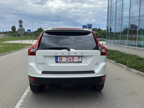 White Volvo XC60 2009 in Rezekne, with an engine capacity of 2.40 L and mileage of 275 thousand km for 7900 €, photo 6 on AUTOMOTO.COM.LV