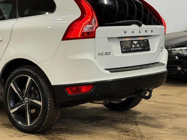 White Volvo XC60 2009 in Jurmala, with an engine capacity of 2.40 L and mileage of 314 thousand km for 8850 €, photo 9 on AUTOMOTO.COM.LV