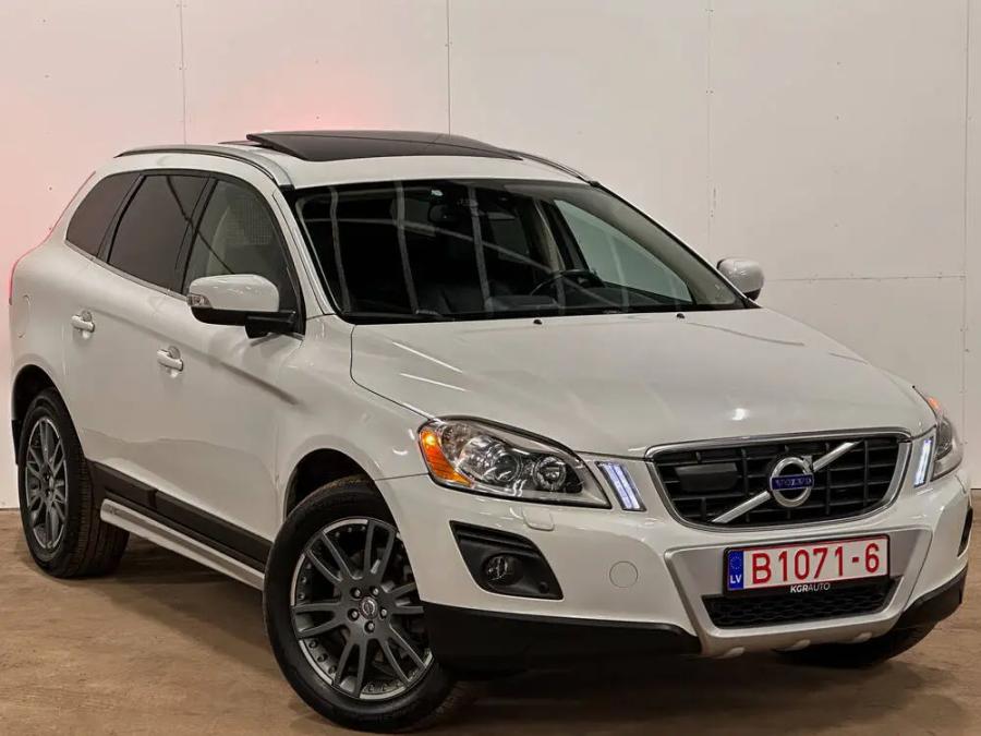 White Volvo XC60 2009 in Jurmala, with an engine capacity of 2.40 L and mileage of 334 thousand km for 9995 €, photo 4 on AUTOMOTO.COM.LV