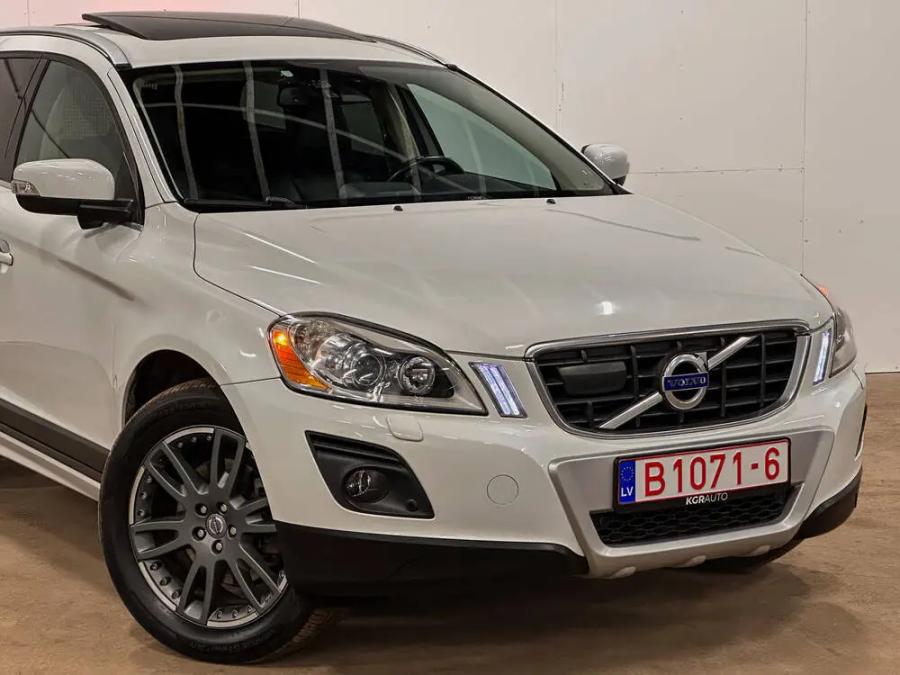 White Volvo XC60 2009 in Jurmala, with an engine capacity of 2.40 L and mileage of 334 thousand km for 9995 €, photo 5 on AUTOMOTO.COM.LV