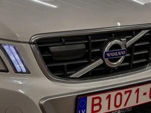 White Volvo XC60 2009 in Jurmala, with an engine capacity of 2.40 L and mileage of 334 thousand km for 9995 €, photo 6 on AUTOMOTO.COM.LV