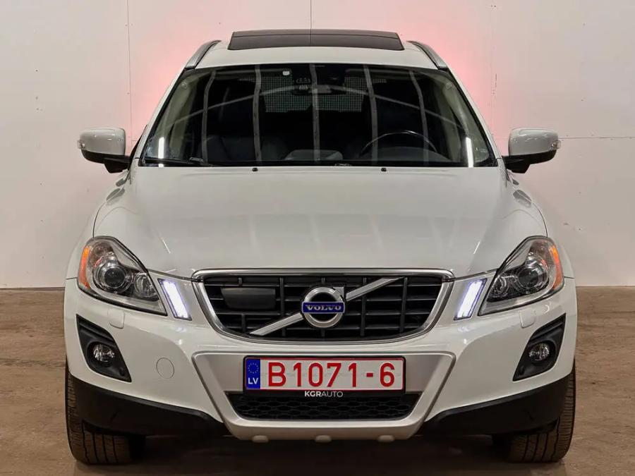White Volvo XC60 2009 in Jurmala, with an engine capacity of 2.40 L and mileage of 334 thousand km for 9995 €, photo 7 on AUTOMOTO.COM.LV