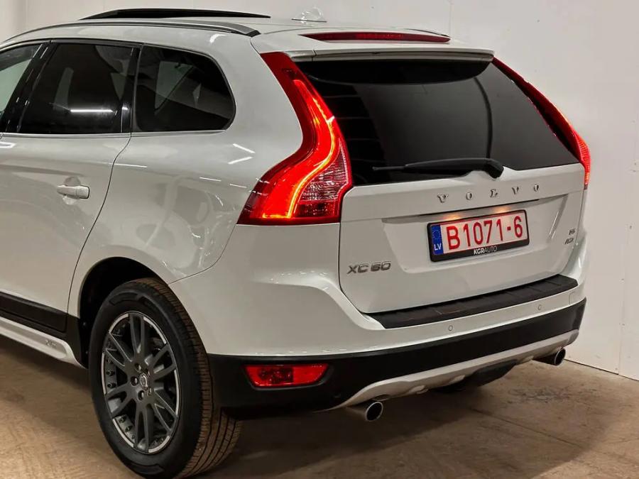 White Volvo XC60 2009 in Jurmala, with an engine capacity of 2.40 L and mileage of 334 thousand km for 9995 €, photo 11 on AUTOMOTO.COM.LV