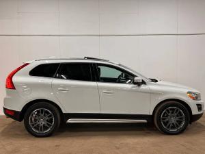 White Volvo XC60 2009 in Jurmala, with an engine capacity of 2.40 L and mileage of 334 thousand km for 9995 €, photo 12 on AUTOMOTO.COM.LV