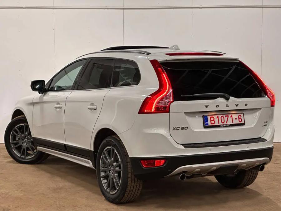 White Volvo XC60 2009 in Jurmala, with an engine capacity of 2.40 L and mileage of 334 thousand km for 9995 €, photo 13 on AUTOMOTO.COM.LV