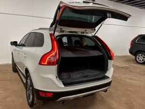 White Volvo XC60 2009 in Jurmala, with an engine capacity of 2.40 L and mileage of 334 thousand km for 9995 €, photo 15 on AUTOMOTO.COM.LV