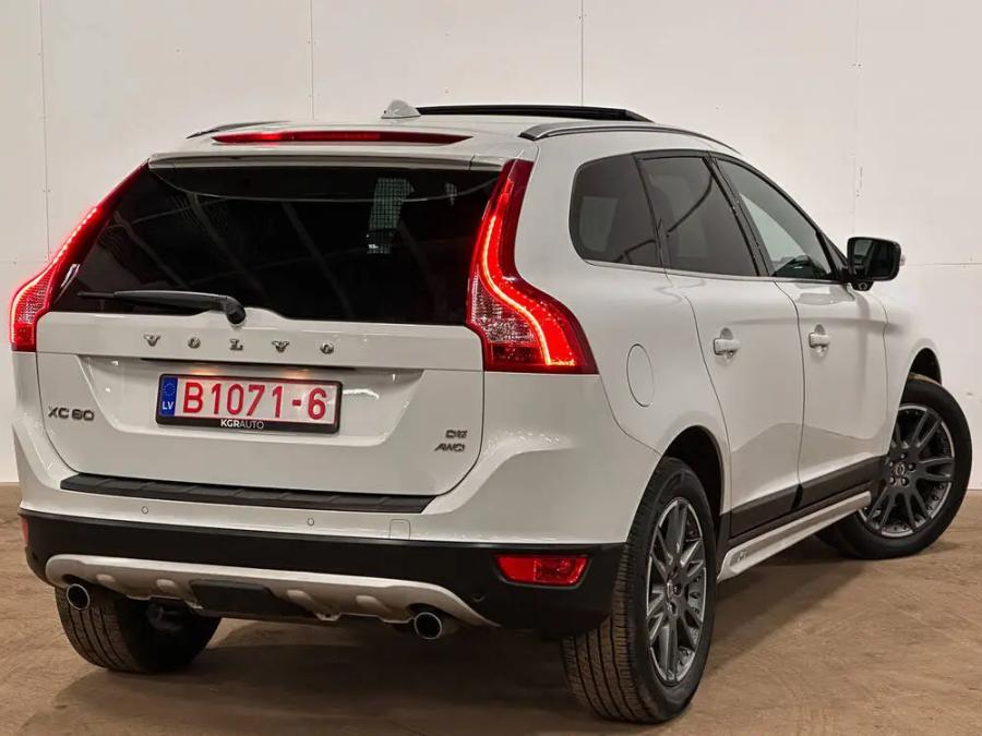 White Volvo XC60 2009 in Jurmala, with an engine capacity of 2.40 L and mileage of 334 thousand km for 9995 €, photo 16 on AUTOMOTO.COM.LV