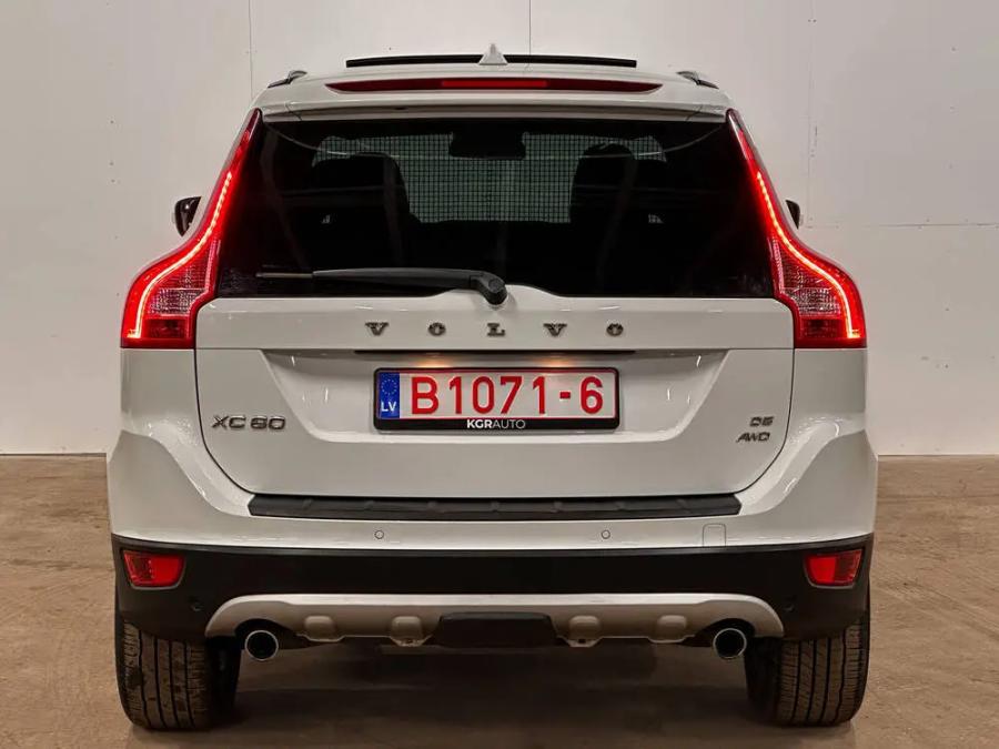 White Volvo XC60 2009 in Jurmala, with an engine capacity of 2.40 L and mileage of 334 thousand km for 9995 €, photo 17 on AUTOMOTO.COM.LV