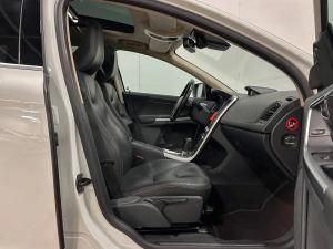 White Volvo XC60 2009 in Jurmala, with an engine capacity of 2.40 L and mileage of 334 thousand km for 9995 €, photo 22 on AUTOMOTO.COM.LV