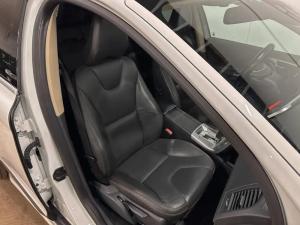 White Volvo XC60 2009 in Jurmala, with an engine capacity of 2.40 L and mileage of 334 thousand km for 9995 €, photo 23 on AUTOMOTO.COM.LV