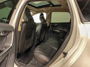 White Volvo XC60 2009 in Jurmala, with an engine capacity of 2.40 L and mileage of 334 thousand km for 9995 €, photo 24 on AUTOMOTO.COM.LV