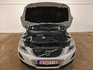 White Volvo XC60 2009 in Jurmala, with an engine capacity of 2.40 L and mileage of 334 thousand km for 9995 €, photo 45 on AUTOMOTO.COM.LV