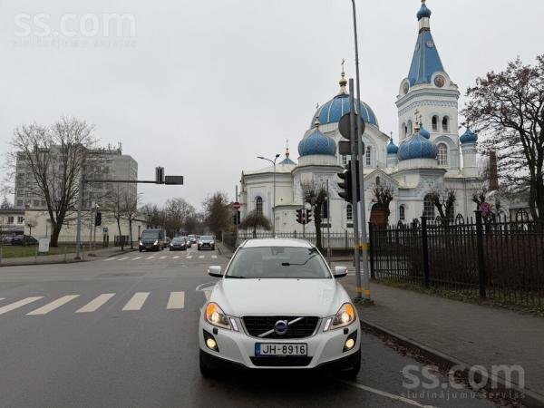 Белый Вольво ХС60 2009 в Елгава, объемом двигателя 2.40 л и пробегом 486 тыс. км за 3790 €, фото 2 на AUTOMOTO.COM.LV
