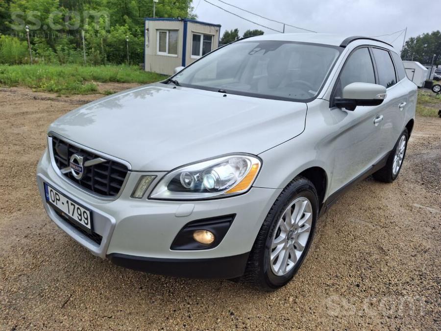 Balts Volvo XC60 2009 Rīga, ar dzinēja tilpumu 2.40 L un nobraukumu 295 tūkst. km par 8895 €, foto 1 vietnē AUTOMOTO.COM.LV