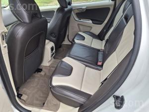 Balts Volvo XC60 2009 Rīga, ar dzinēja tilpumu 2.40 L un nobraukumu 295 tūkst. km par 8895 €, foto 14 vietnē AUTOMOTO.COM.LV