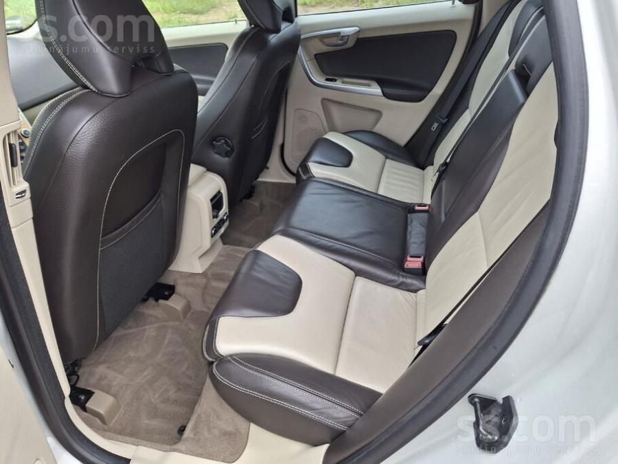 Balts Volvo XC60 2009 Rīga, ar dzinēja tilpumu 2.40 L un nobraukumu 295 tūkst. km par 8895 €, foto 14 vietnē AUTOMOTO.COM.LV