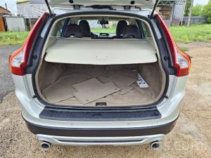 Balts Volvo XC60 2009 Rīga, ar dzinēja tilpumu 2.40 L un nobraukumu 295 tūkst. km par 8895 €, foto 15 vietnē AUTOMOTO.COM.LV