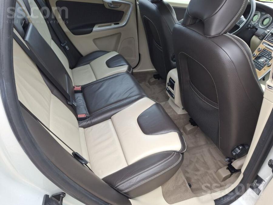 Balts Volvo XC60 2009 Rīga, ar dzinēja tilpumu 2.40 L un nobraukumu 295 tūkst. km par 8895 €, foto 17 vietnē AUTOMOTO.COM.LV