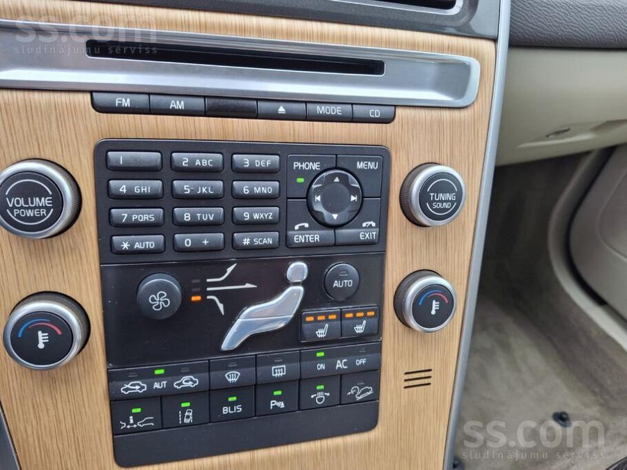 Balts Volvo XC60 2009 Rīga, ar dzinēja tilpumu 2.40 L un nobraukumu 295 tūkst. km par 8895 €, foto 20 vietnē AUTOMOTO.COM.LV