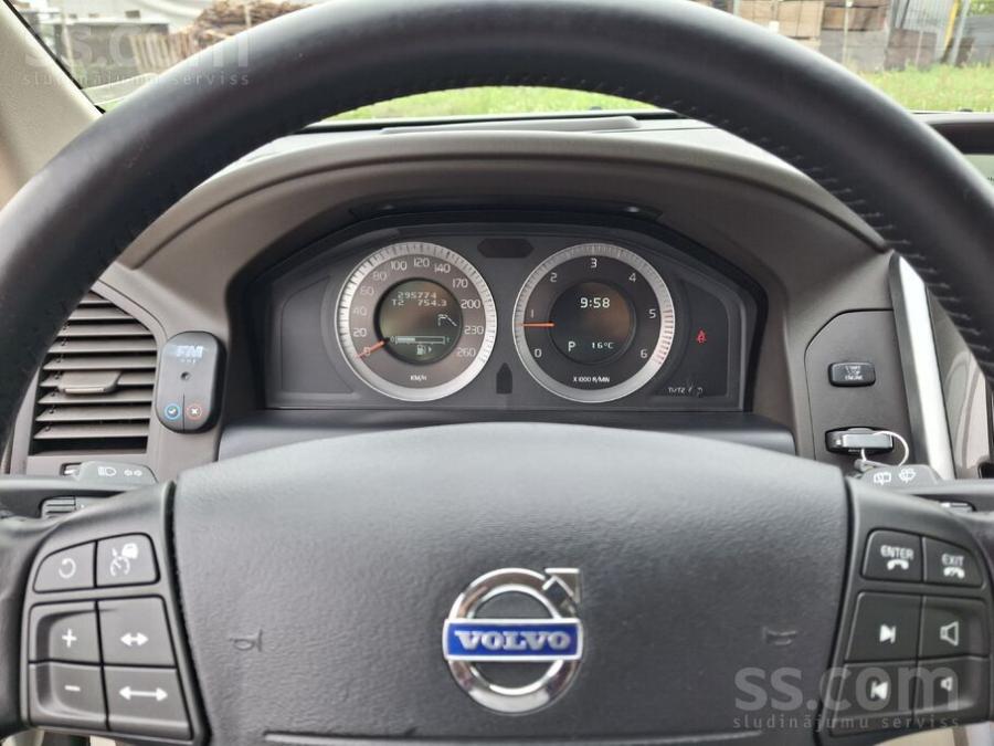 Balts Volvo XC60 2009 Rīga, ar dzinēja tilpumu 2.40 L un nobraukumu 295 tūkst. km par 8895 €, foto 23 vietnē AUTOMOTO.COM.LV