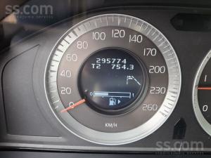 Balts Volvo XC60 2009 Rīga, ar dzinēja tilpumu 2.40 L un nobraukumu 295 tūkst. km par 8895 €, foto 24 vietnē AUTOMOTO.COM.LV