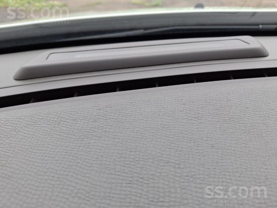 Balts Volvo XC60 2009 Rīga, ar dzinēja tilpumu 2.40 L un nobraukumu 295 tūkst. km par 8895 €, foto 26 vietnē AUTOMOTO.COM.LV