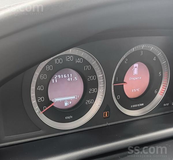 Balts Volvo XC60 2009 Daugavpils, ar dzinēja tilpumu 2.40 L un nobraukumu 292 tūkst. km par 6200 €, foto 5 vietnē AUTOMOTO.COM.LV