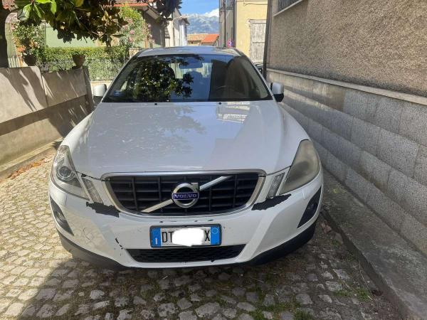 Balts Volvo XC60 2009 Utena, ar dzinēja tilpumu 2.40 L un nobraukumu 360 tūkst. km par 5700 €, foto 2 vietnē AUTOMOTO.COM.LV