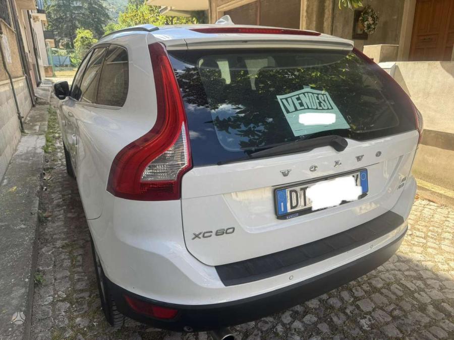 Balts Volvo XC60 2009 Utena, ar dzinēja tilpumu 2.40 L un nobraukumu 360 tūkst. km par 5700 €, foto 6 vietnē AUTOMOTO.COM.LV