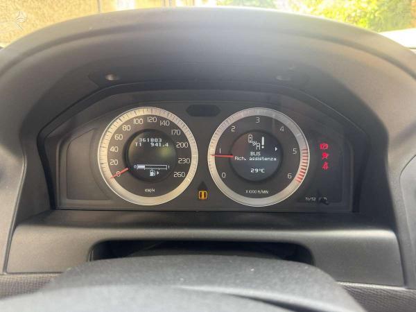Balts Volvo XC60 2009 Utena, ar dzinēja tilpumu 2.40 L un nobraukumu 360 tūkst. km par 5700 €, foto 10 vietnē AUTOMOTO.COM.LV