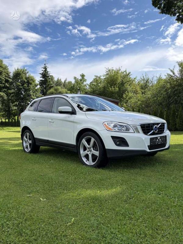 White Volvo XC60 2009 in Vilnius, with an engine capacity of 2.40 L and mileage of 278 thousand km for 7450 €, photo 1 on AUTOMOTO.COM.LV
