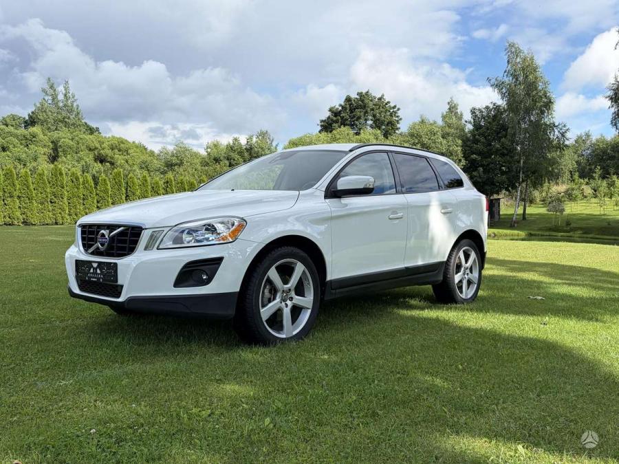 White Volvo XC60 2009 in Vilnius, with an engine capacity of 2.40 L and mileage of 278 thousand km for 7450 €, photo 3 on AUTOMOTO.COM.LV