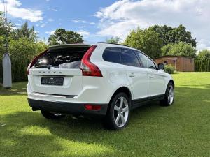 White Volvo XC60 2009 in Vilnius, with an engine capacity of 2.40 L and mileage of 278 thousand km for 7450 €, photo 5 on AUTOMOTO.COM.LV