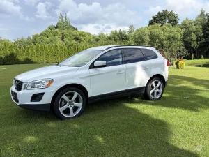 White Volvo XC60 2009 in Vilnius, with an engine capacity of 2.40 L and mileage of 278 thousand km for 7450 €, photo 6 on AUTOMOTO.COM.LV