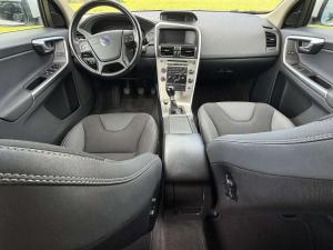White Volvo XC60 2009 in Vilnius, with an engine capacity of 2.40 L and mileage of 278 thousand km for 7450 €, photo 10 on AUTOMOTO.COM.LV
