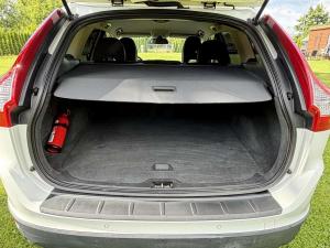 White Volvo XC60 2009 in Vilnius, with an engine capacity of 2.40 L and mileage of 278 thousand km for 7450 €, photo 12 on AUTOMOTO.COM.LV