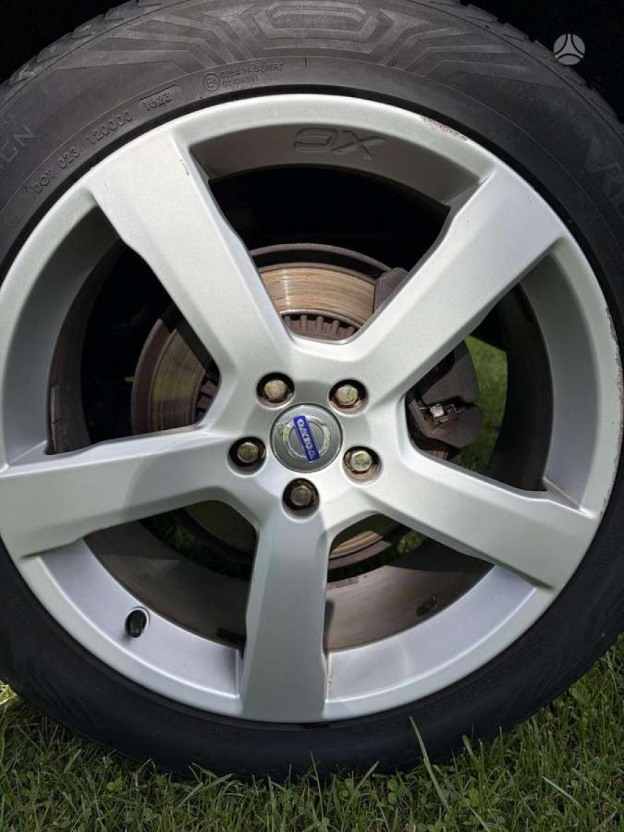 White Volvo XC60 2009 in Vilnius, with an engine capacity of 2.40 L and mileage of 278 thousand km for 7450 €, photo 13 on AUTOMOTO.COM.LV
