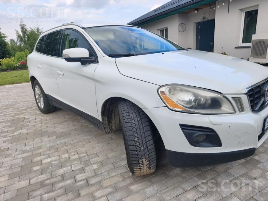White Volvo XC60 2009 in Riga, with an engine capacity of 2.40 L and mileage of 370 thousand km for 5800 €, photo 1 on AUTOMOTO.COM.LV