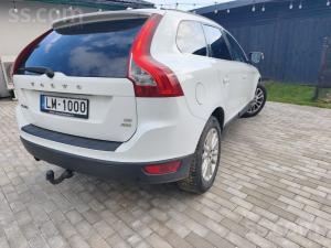 White Volvo XC60 2009 in Riga, with an engine capacity of 2.40 L and mileage of 370 thousand km for 5800 €, photo 3 on AUTOMOTO.COM.LV