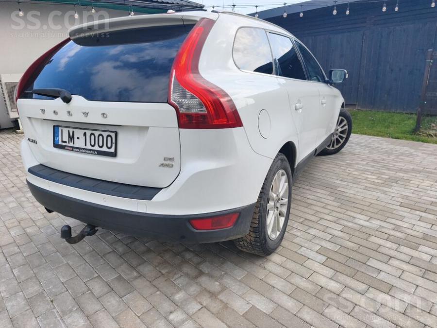 White Volvo XC60 2009 in Riga, with an engine capacity of 2.40 L and mileage of 370 thousand km for 5800 €, photo 3 on AUTOMOTO.COM.LV
