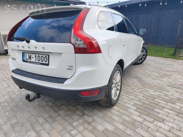Balts Volvo XC60 2009 Rīga, ar dzinēja tilpumu 2.40 L un nobraukumu 370 tūkst. km par 5800 €, foto 4 vietnē AUTOMOTO.COM.LV
