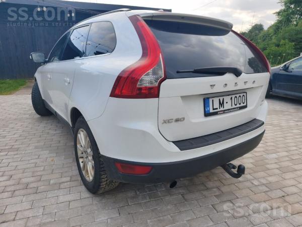 Balts Volvo XC60 2009 Rīga, ar dzinēja tilpumu 2.40 L un nobraukumu 370 tūkst. km par 5800 €, foto 5 vietnē AUTOMOTO.COM.LV