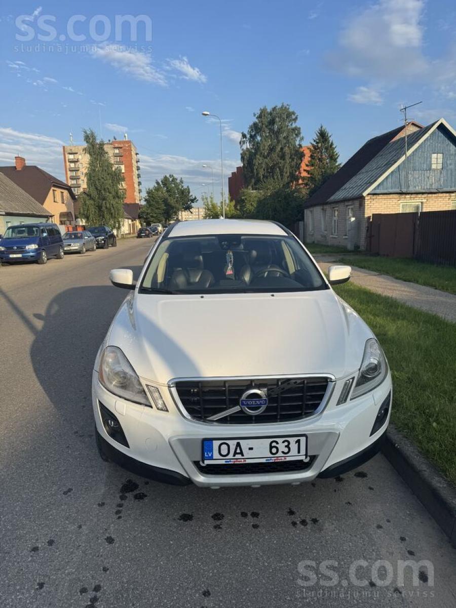 White Volvo XC60 2009 in Daugavpils, with an engine capacity of 2.40 L and mileage of 0 thousand km for 6500 €, photo 3 on AUTOMOTO.COM.LV