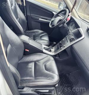 White Volvo XC60 2009 in Daugavpils, with an engine capacity of 2.40 L and mileage of 0 thousand km for 6500 €, photo 6 on AUTOMOTO.COM.LV