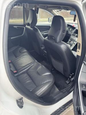 White Volvo XC60 2009 in Daugavpils, with an engine capacity of 2.40 L and mileage of 0 thousand km for 6500 €, photo 7 on AUTOMOTO.COM.LV