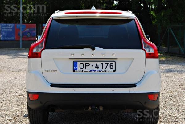 Balts Volvo XC60 2009 Tukums, ar dzinēja tilpumu 2.40 L un nobraukumu 260 tūkst. km par 8700 €, foto 4 vietnē AUTOMOTO.COM.LV
