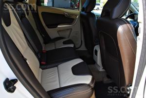 Balts Volvo XC60 2009 Tukums, ar dzinēja tilpumu 2.40 L un nobraukumu 260 tūkst. km par 8700 €, foto 7 vietnē AUTOMOTO.COM.LV