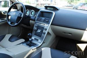 Balts Volvo XC60 2009 Tukums, ar dzinēja tilpumu 2.40 L un nobraukumu 260 tūkst. km par 8700 €, foto 8 vietnē AUTOMOTO.COM.LV